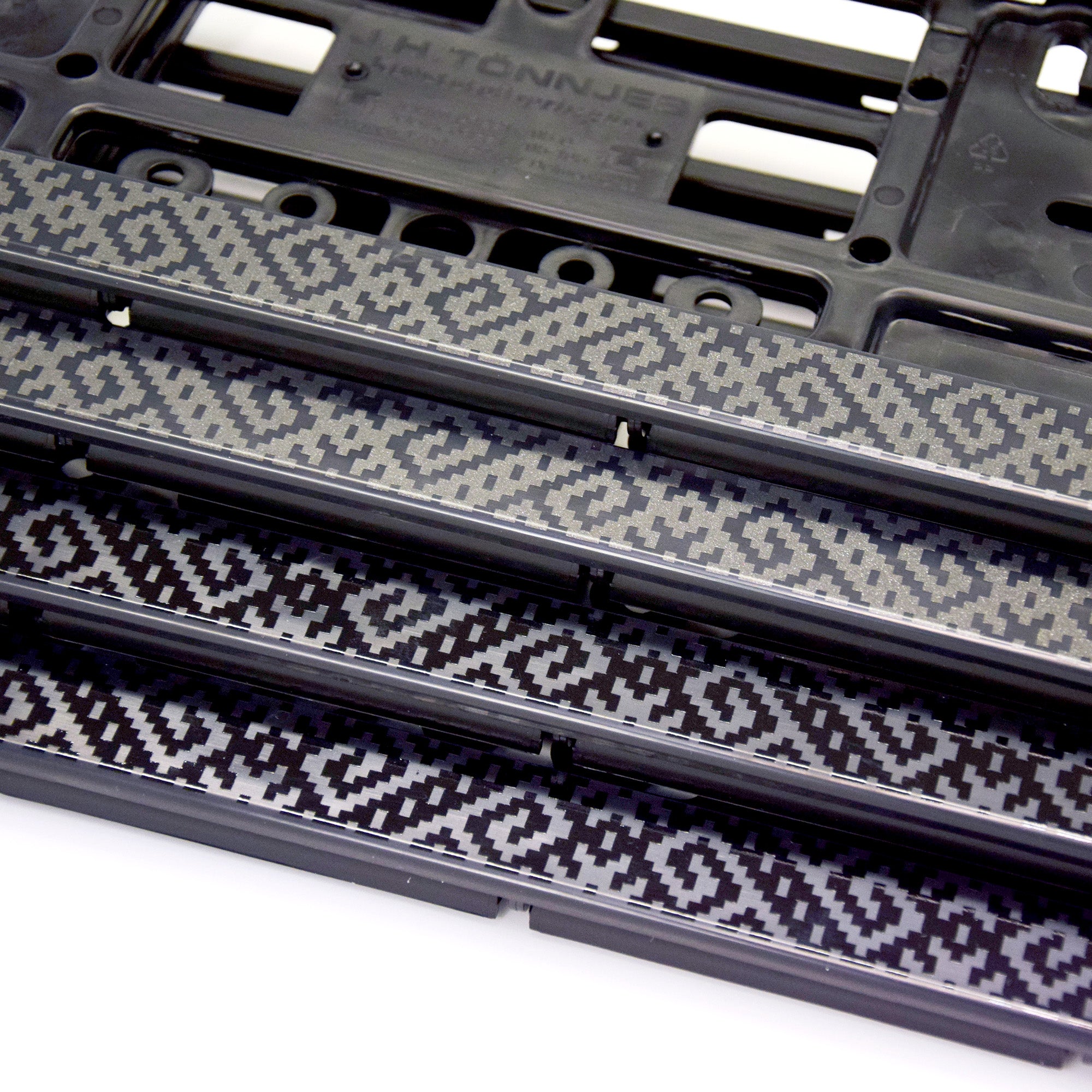 Auto numura turētājs ar latviešu rakstiem - ZALKTIS - NEITRĀLĀS KRĀSĀS ...